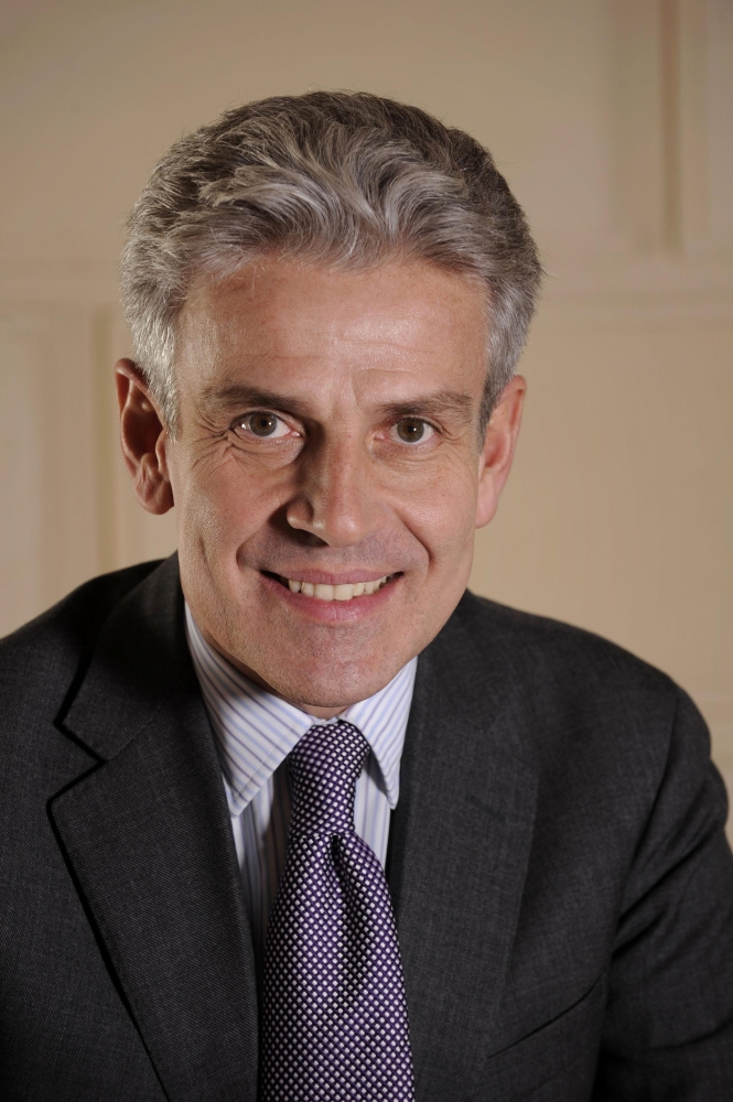 PORTRAIT D'ALUMNI, CHRISTOPHE DE BACKER, ISG 86, DU CCF A EDMOND DE ...